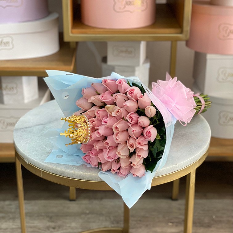 Ramo de 50 rosas rositas con papel coreano my queen | Yaakun Flores