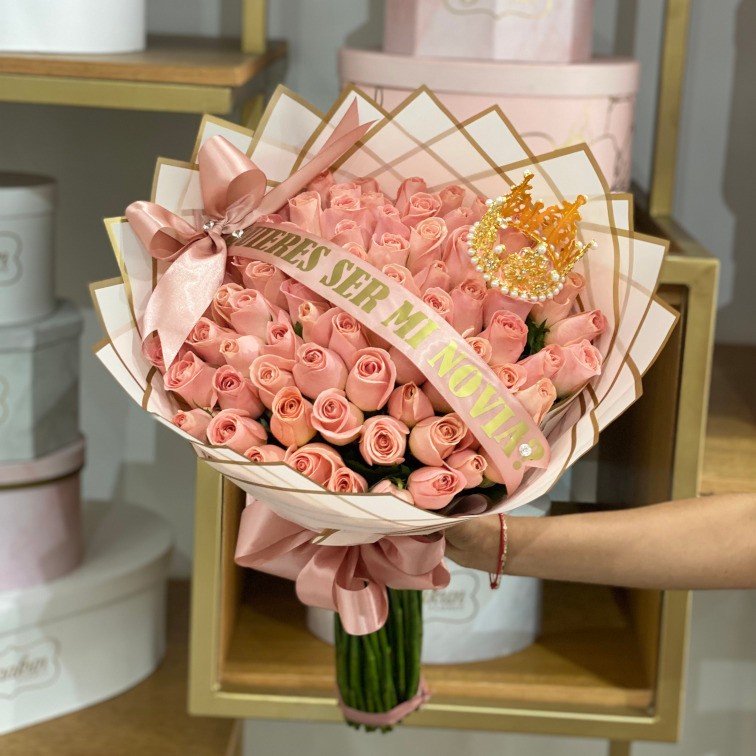 Ramo de 75 rosas hermosas my queen con papel coreano | Yaakun Flores